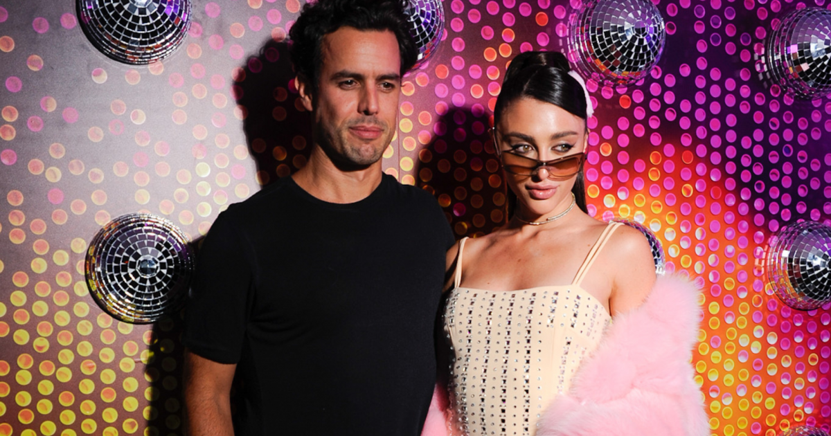 Alexandre Negrão e namorada comparecem a evento de moda - Purepeople