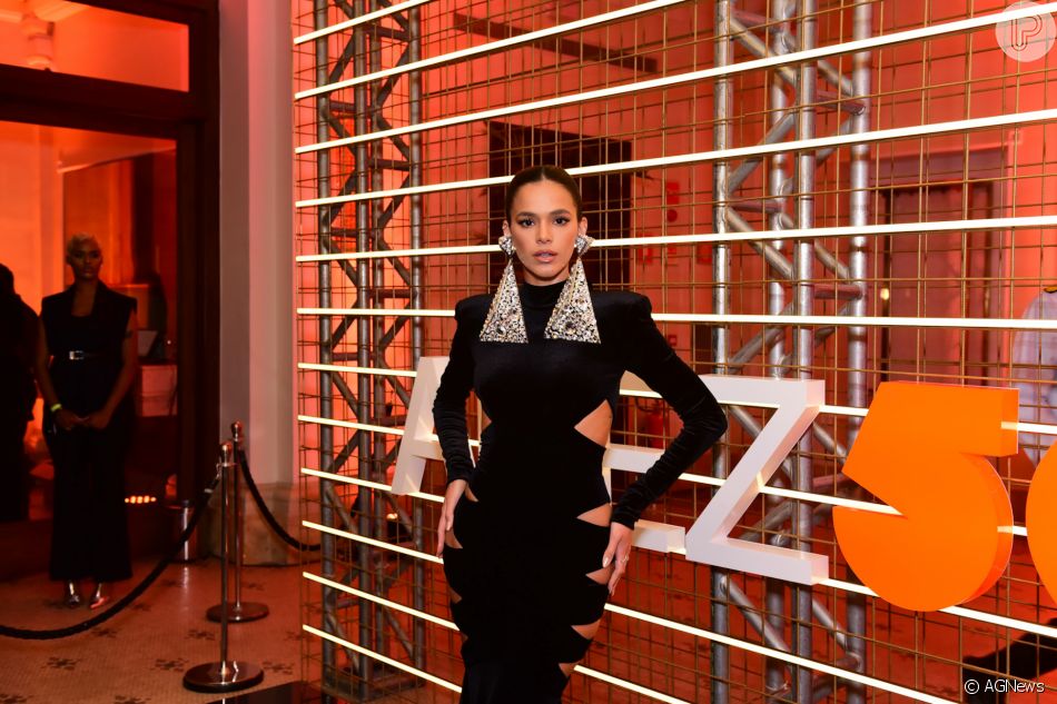Look de Bruna Marquezine: atriz adota tendência cut out e utiliza ...