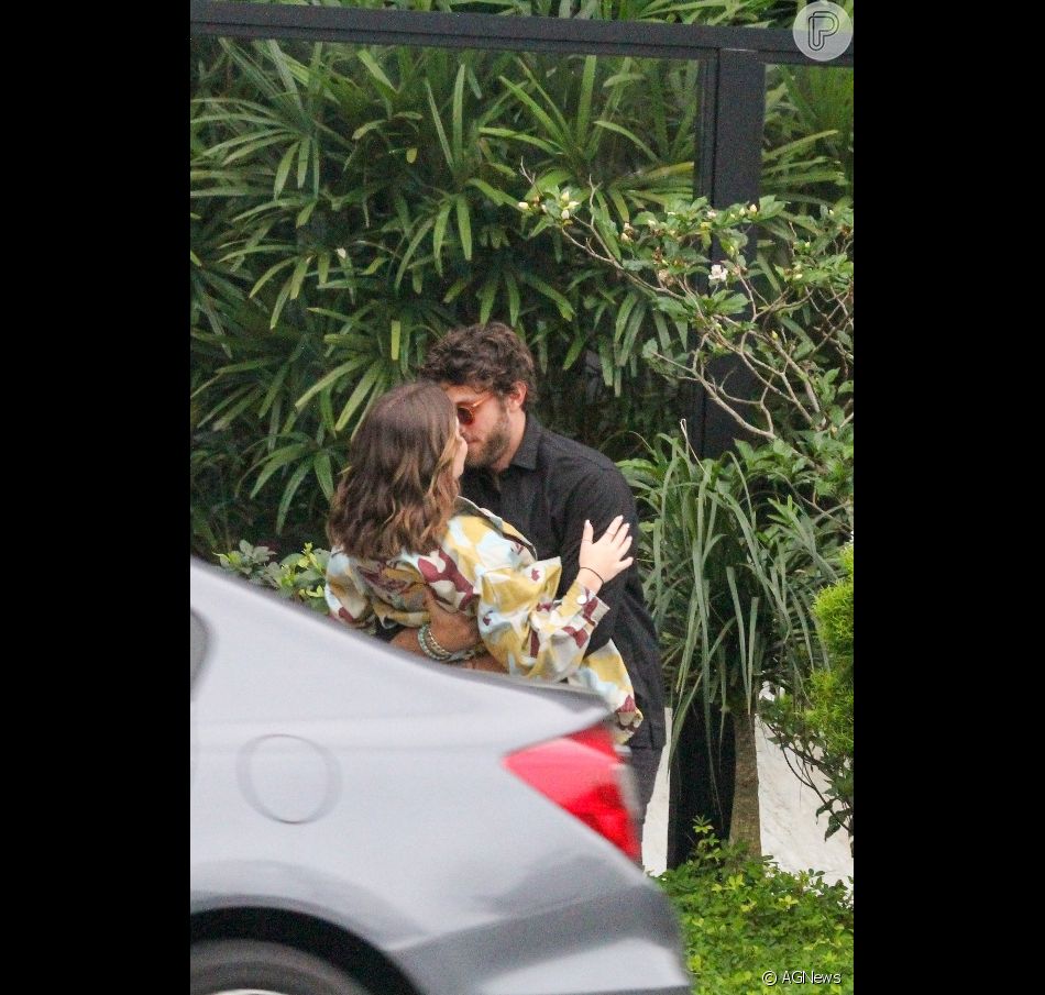 Novela Travessia: personagens de Jade Picon e Chay Suede se beijam em ...