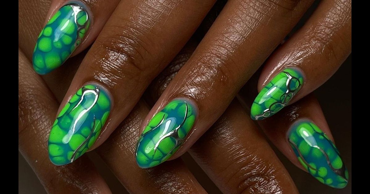 Unhas decoradas com variações de verde: essa nail art é cheia de estilo ...