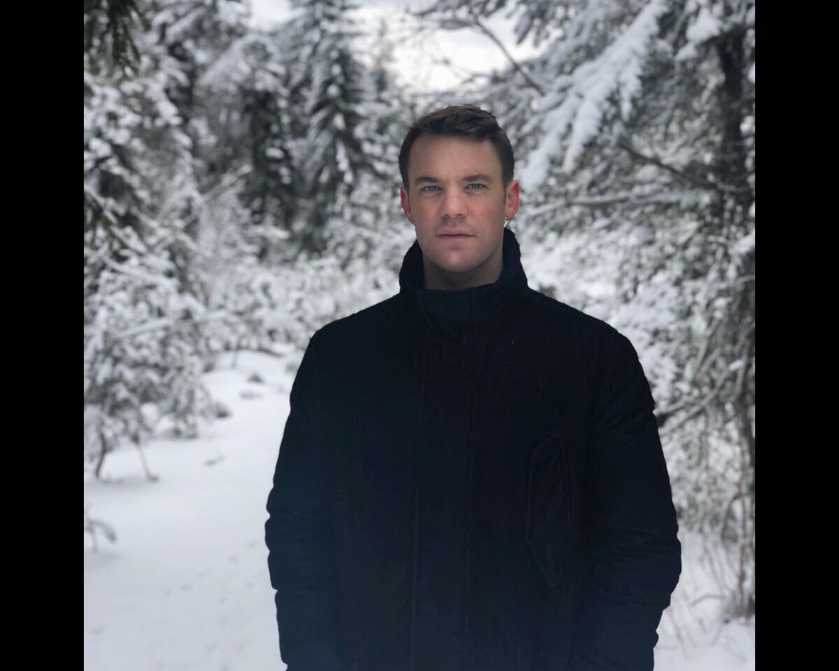 Foto: O goleiro Manuel Neuer tem 1,93m de altura e nós não precisamos ...