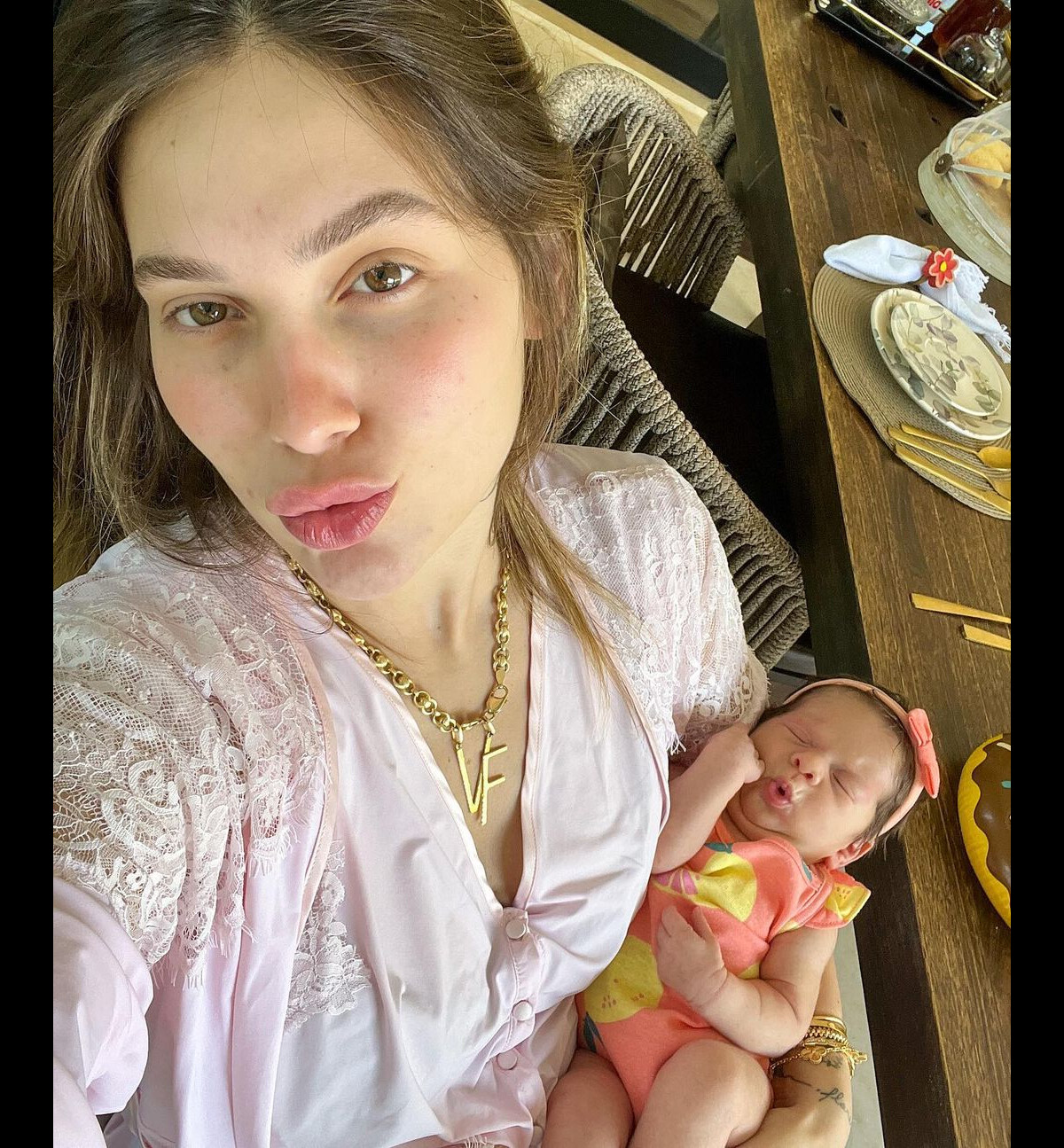 Foto: Virgínia Fonseca posa com a filha Maria Flor, de 21 dias - Purepeople