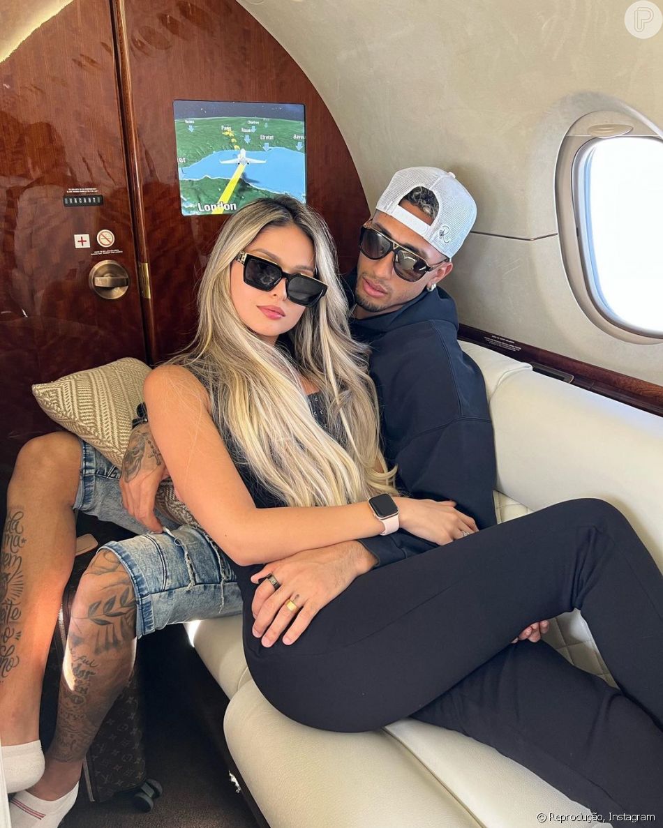 Quem é a esposa gata do jogador Raphinha que anunciou gravidez após ...