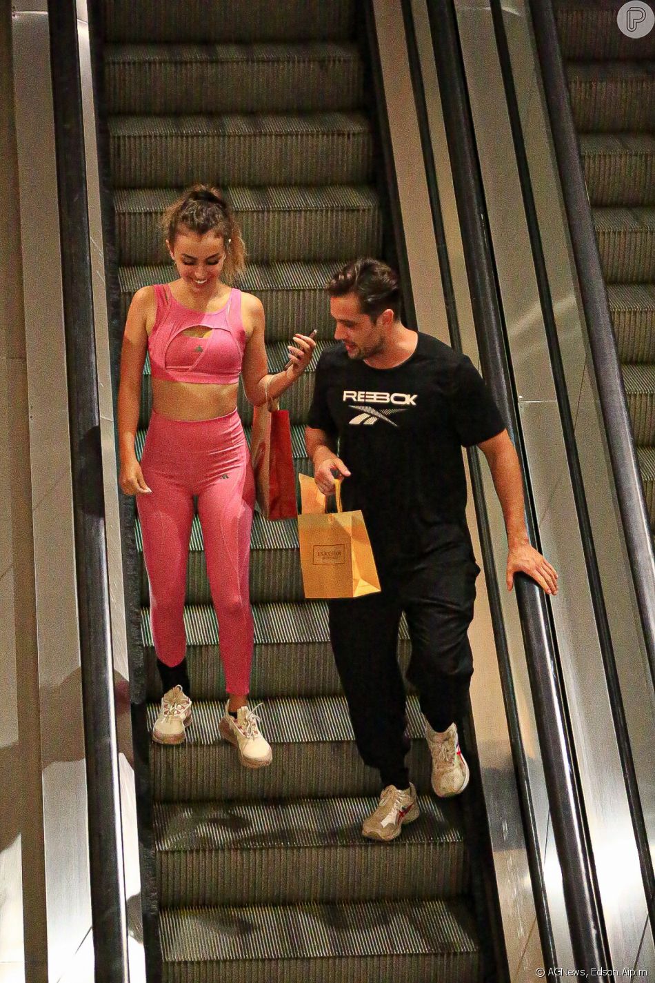 Fotos: Rafael Cardoso beija modelo Vivian Linhares em clima de romance ...