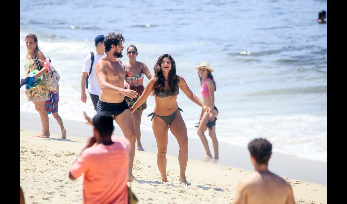 Foto Sergio Guizé E Isadora Cruz Em Gravação Da Novela Mar Do Sertão