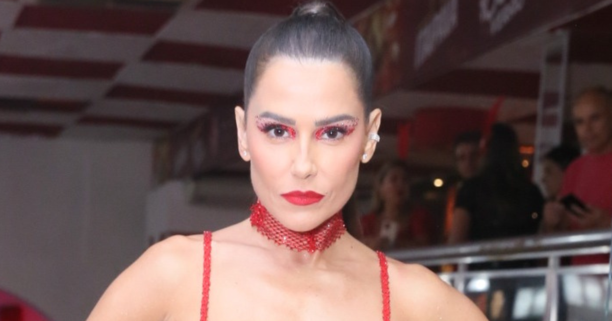 Deborah Secco exibe corpo e quase mostra demais em look transparente de ...