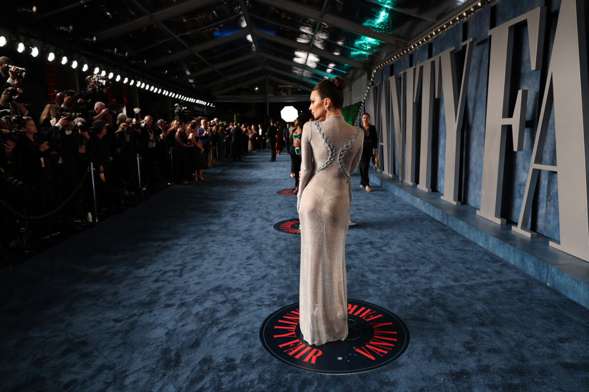 Foto: A modelo Emily Ratajkowski escolheu look com transparência para a ...