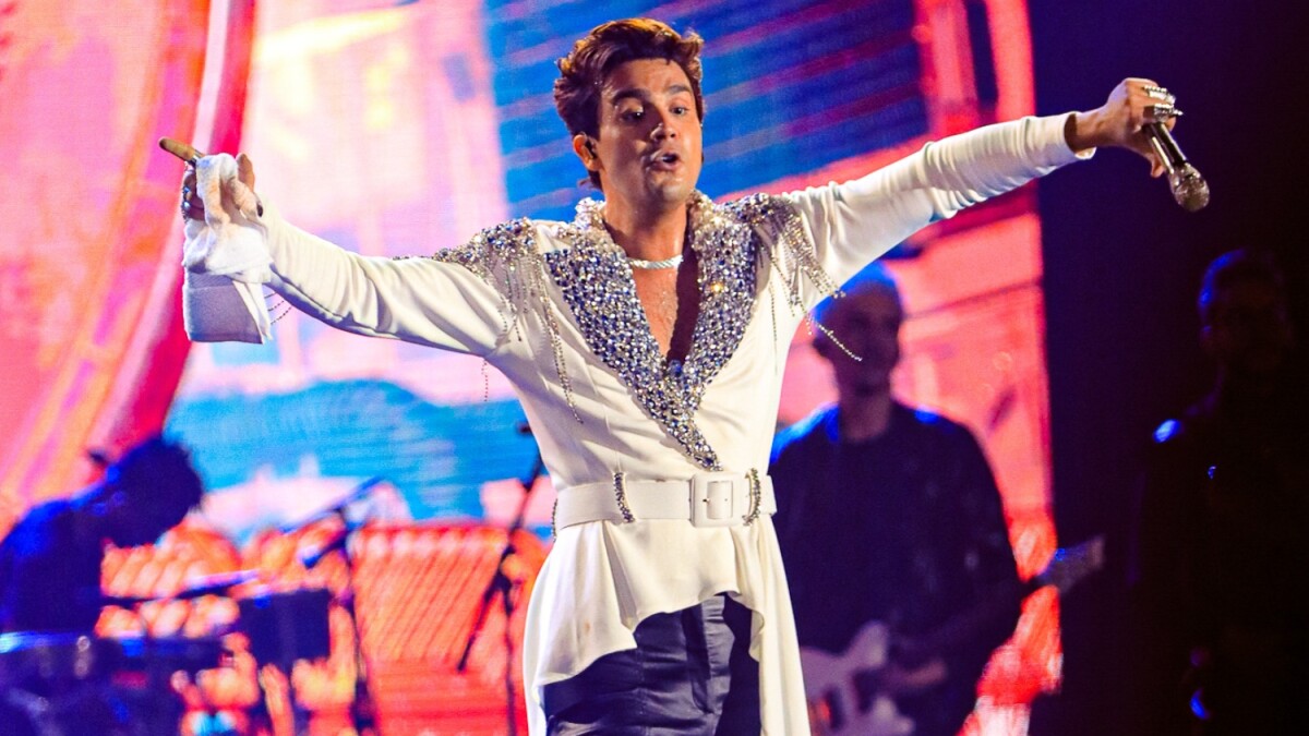 Foto: Look de Luan Santana para show gera memes nas redes sociais ...