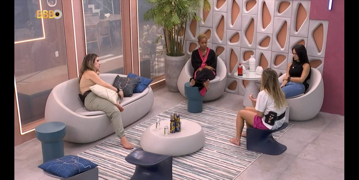 Foto: BBB 23: sisters se reúnem na área externa da casa para discutir ...