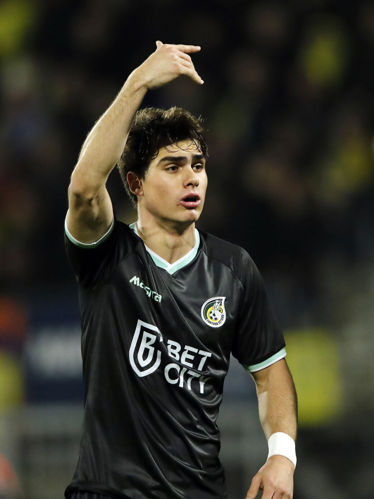 Foto: Rodrigo Guth tem 22 anos, é nascido em Curitiba, tem cidadania ...