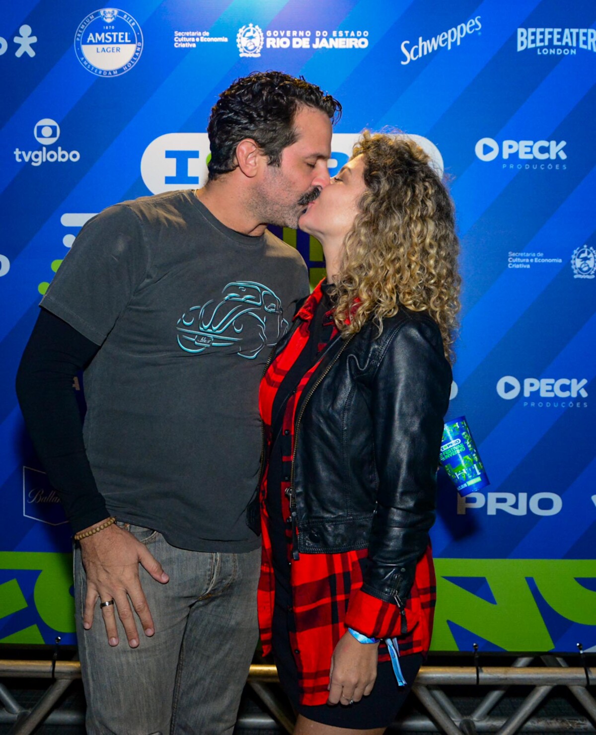 Foto: Bárbara Borges e Iran Malfitano se beijaram em festival de música no Rio - Purepeople