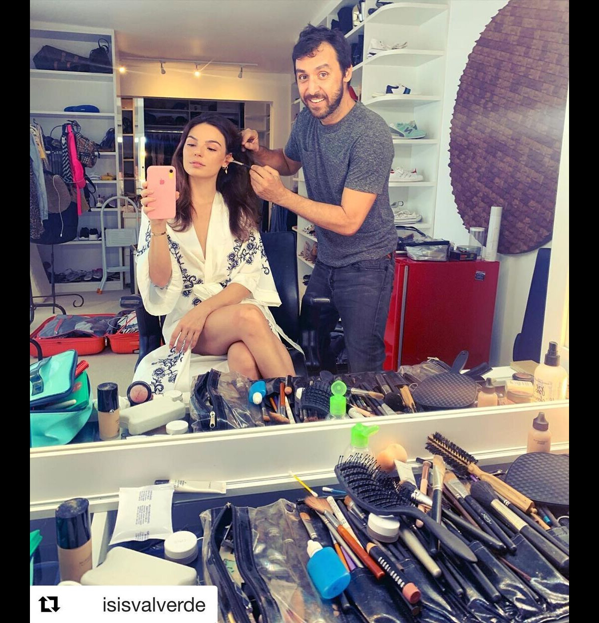 Foto: Maquiador Rico Tavares em foto de arquivo com Isis Valverde ...