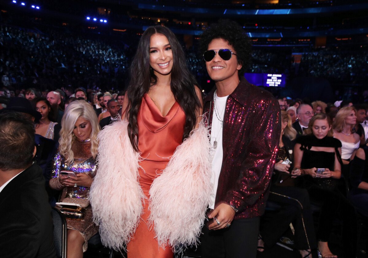 Foto Bruno Mars E A Namorada Jessica Caban Evitam Exporem O Namoro E