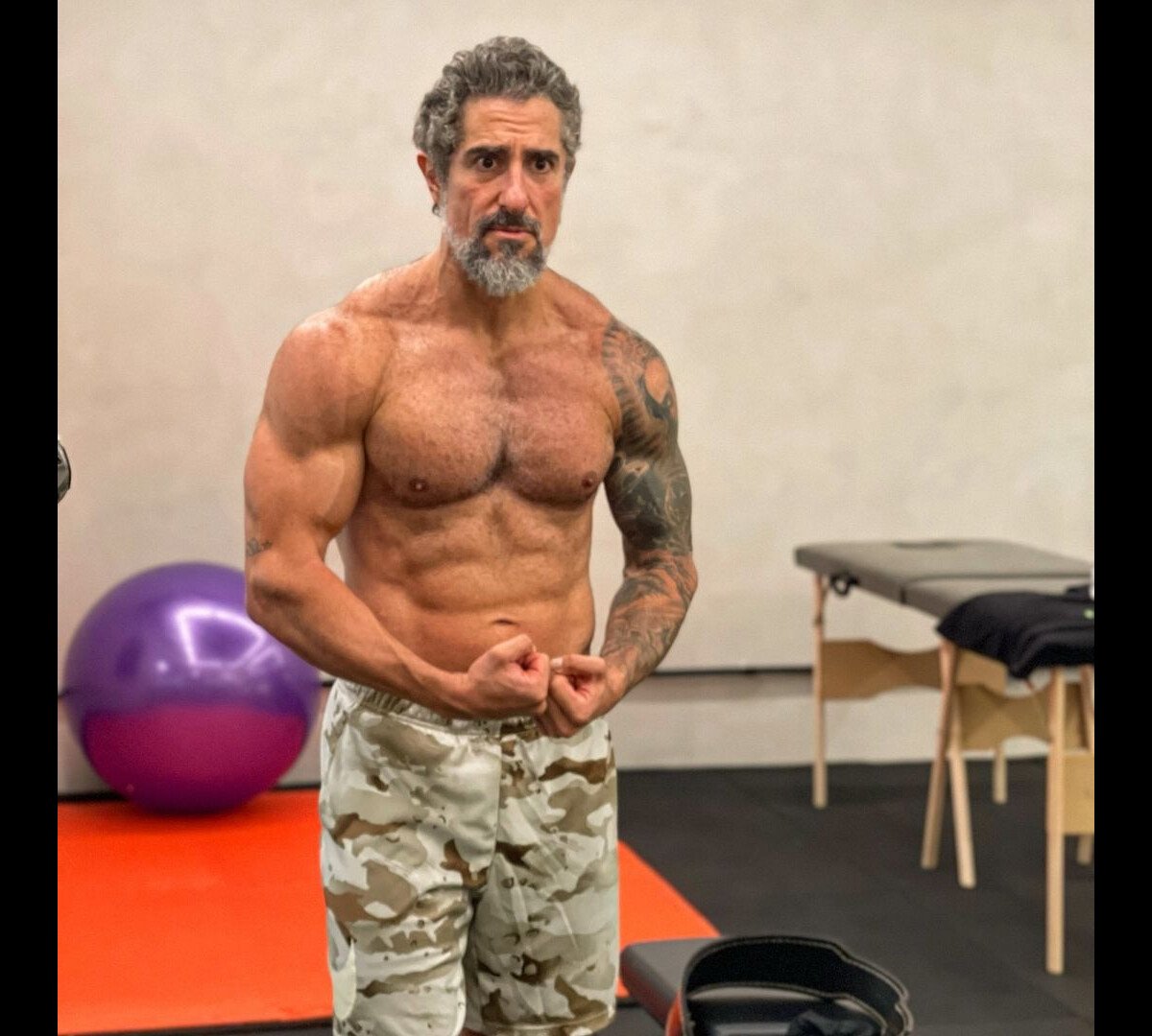Foto: Marcos Mion, inclusive, tem um perfil fitness no Instagram com ...