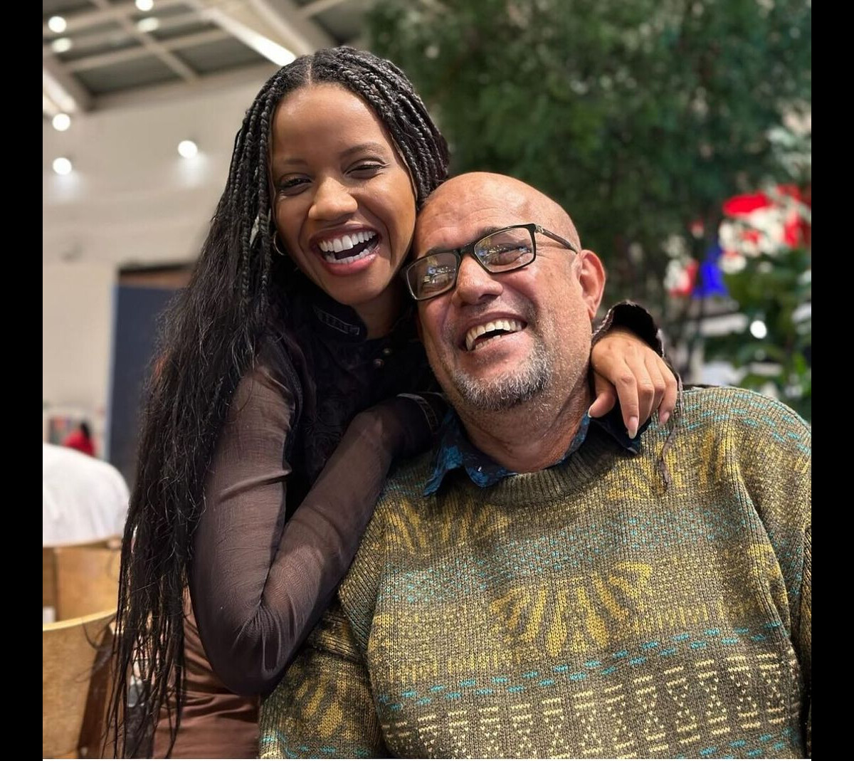 Foto: Thamara Térez lamenta morte do pai, Wanderley - Purepeople