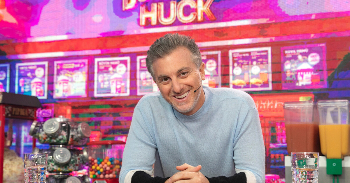 Luciano Huck, após críticas por ter doação ao RS exposta, viaja para o ...