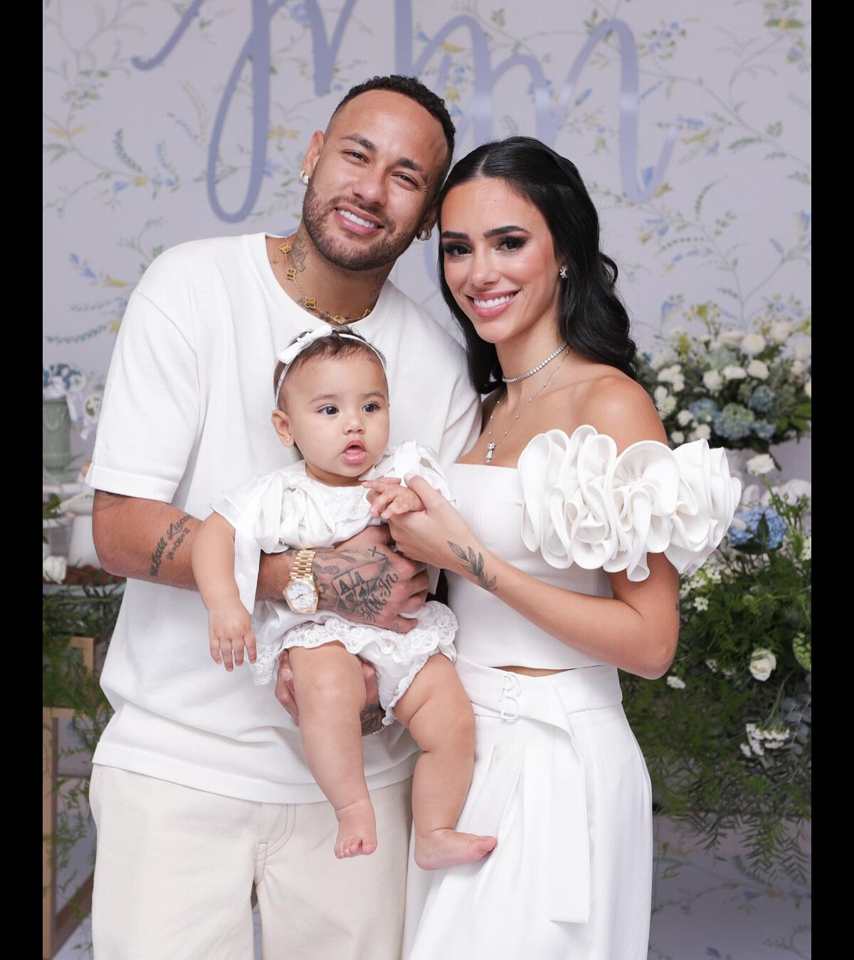 Foto: Filha de Neymar e Bruna Biancardi, Mavie foi batizada na Igreja ...