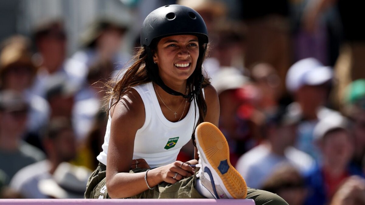 Foto: Rayssa Leal se preparando para competir nos Jogos Olímpicos de ...