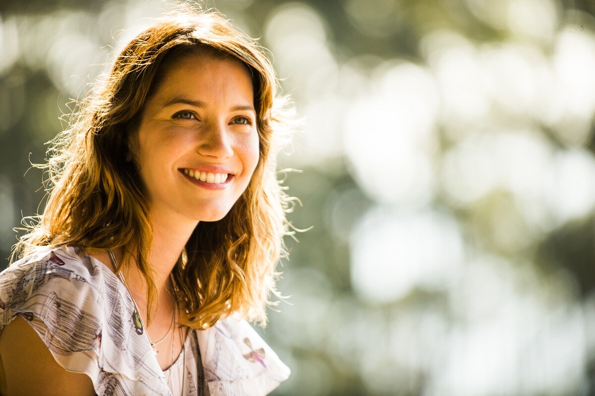 Foto: Laura (Nathalia Dill) engravida de Caíque (Sergio Guizé), em ...