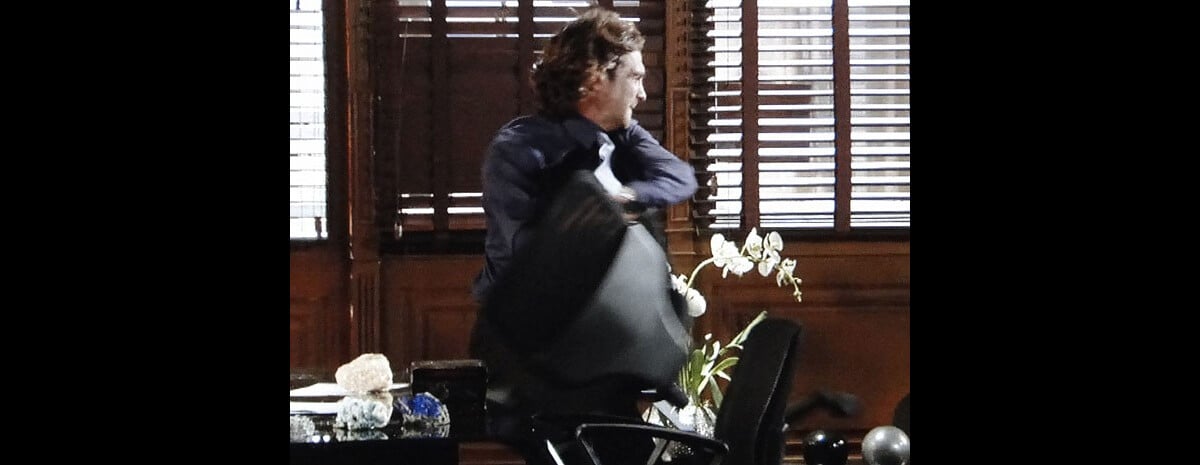 Foto: Descontrolado, Alberto (Igor Rickli) quebra tudo à sua volta ...