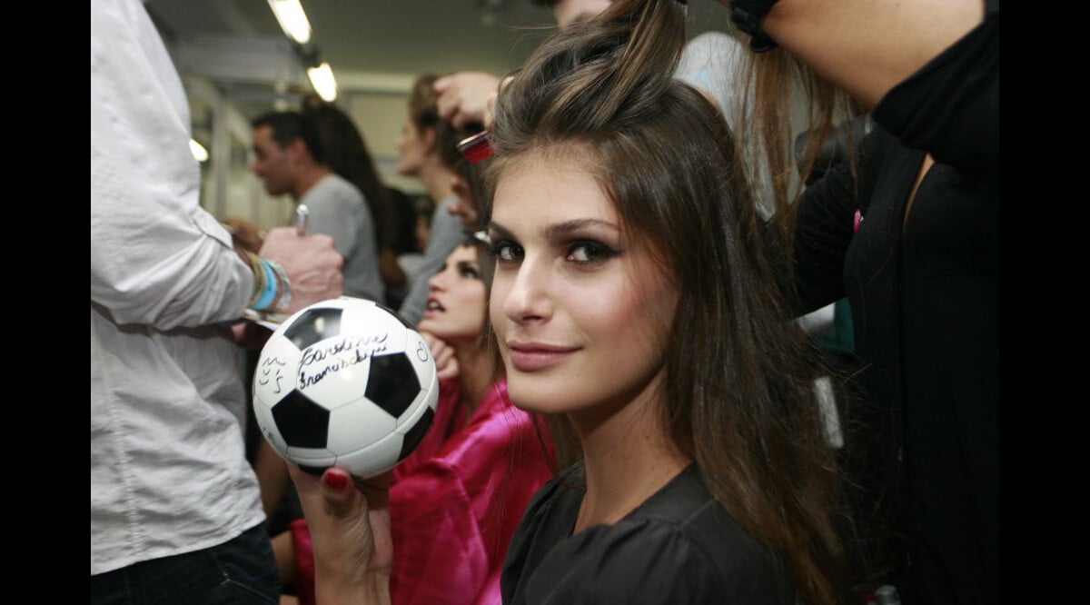 Foto: Carol Francischini posa nos bastidores das semanas de moda ...