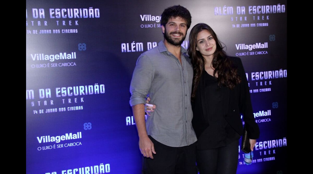 Foto: Duda Nagle vai à première acompanhado da namorada, Gabriela ...