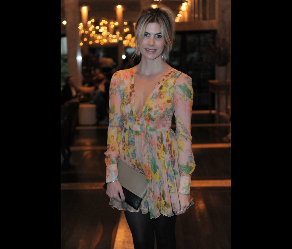 Foto: A atriz Julia Faria acompanhou o desfile de lançamento da nova ...