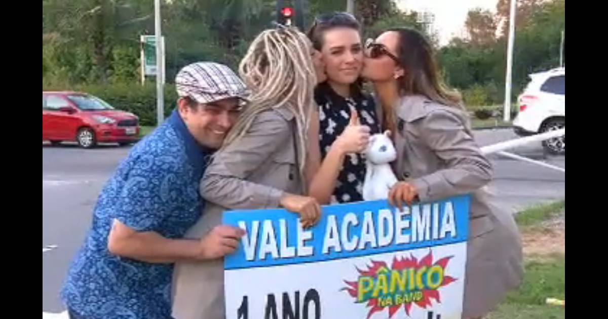 Após postagem polêmica sobre as Panicats, Monica Iozzi foi confrontada ...