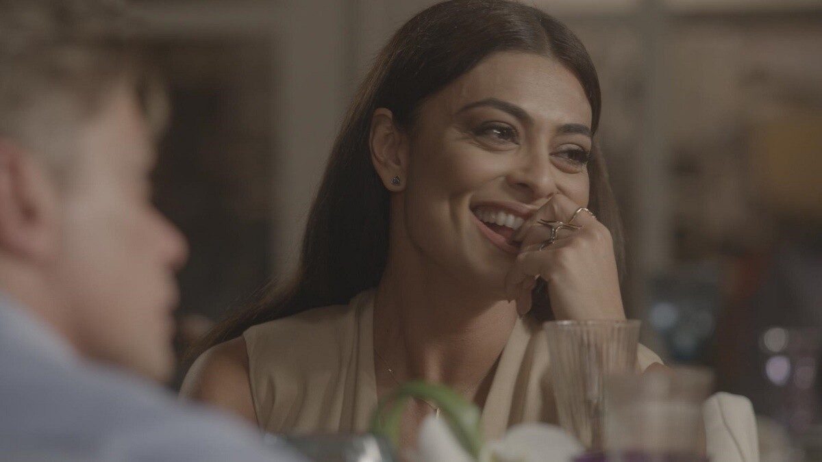 Foto: Carolina (Juliana Paes) tira uma foto de Eliza (Marina Ruy ...