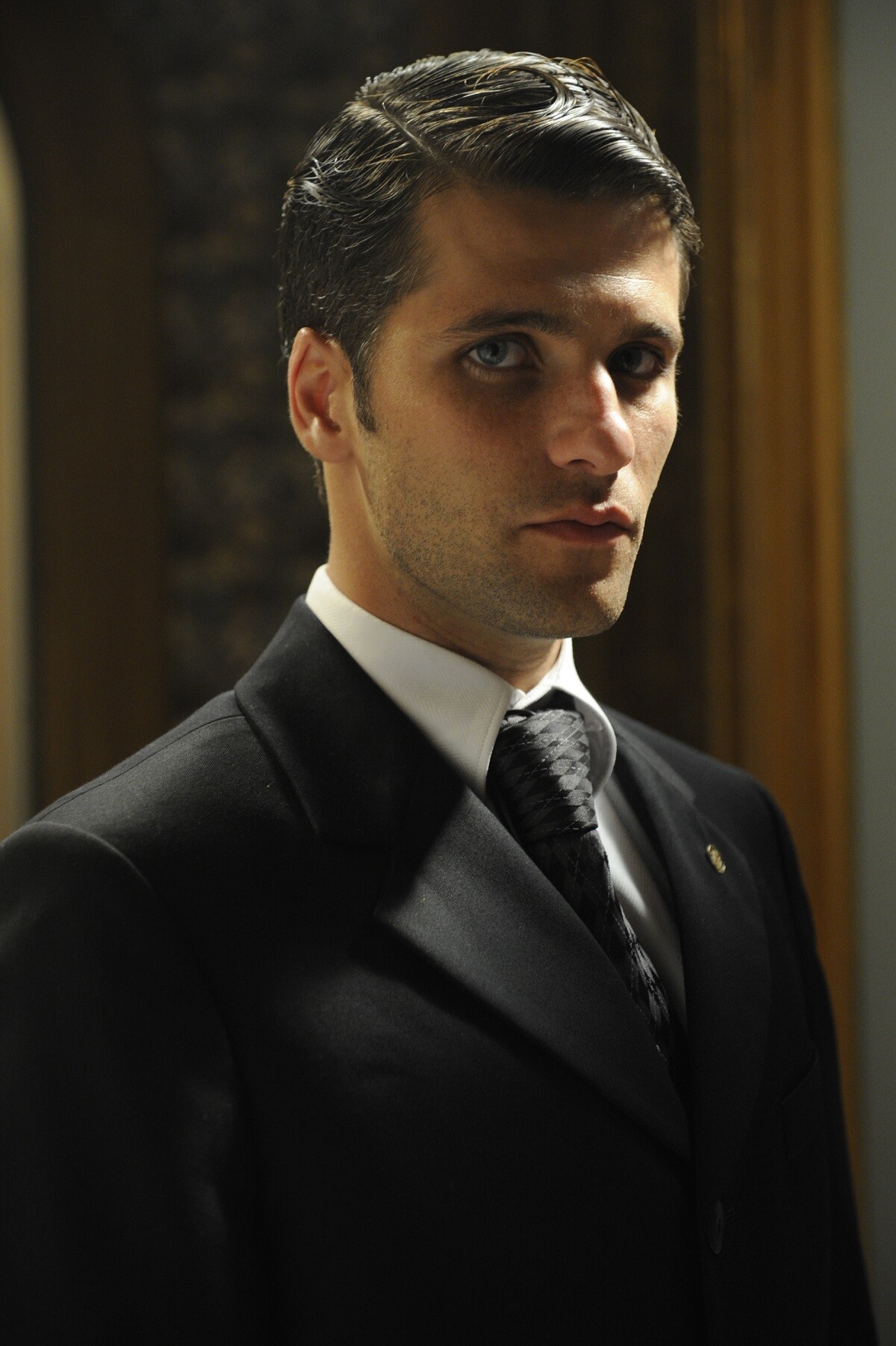 Foto: Franz (Bruno Gagliasso) deixa a fortuna de sua família e aceita ...