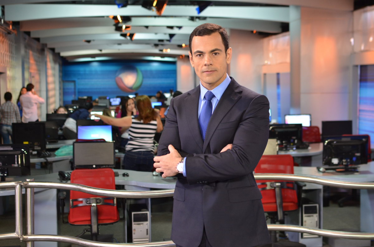 Foto: Tino Junior, apresentador do telejornal 'RJ no Ar' deve ...