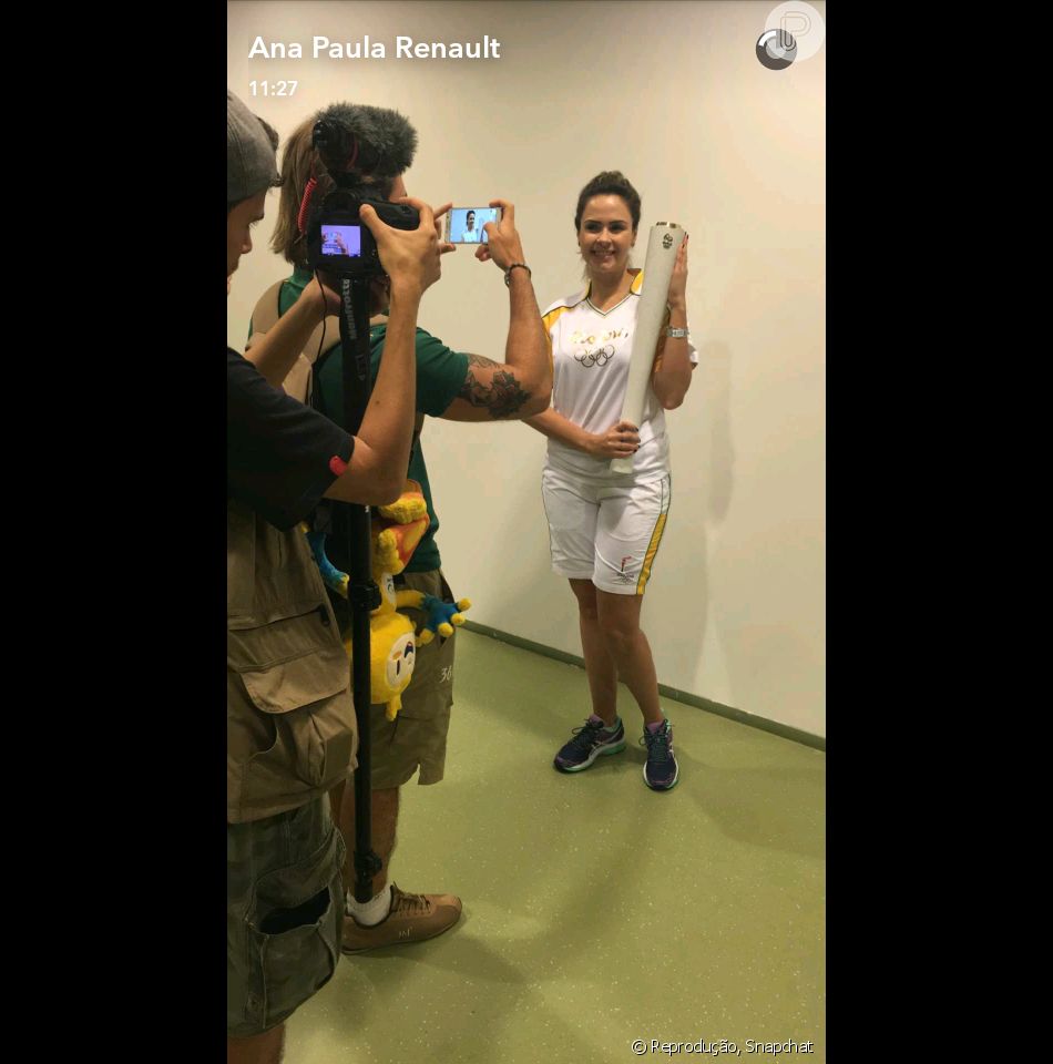 A ex-BBB Ana Paula Renault ficou emocionada por participar do ...