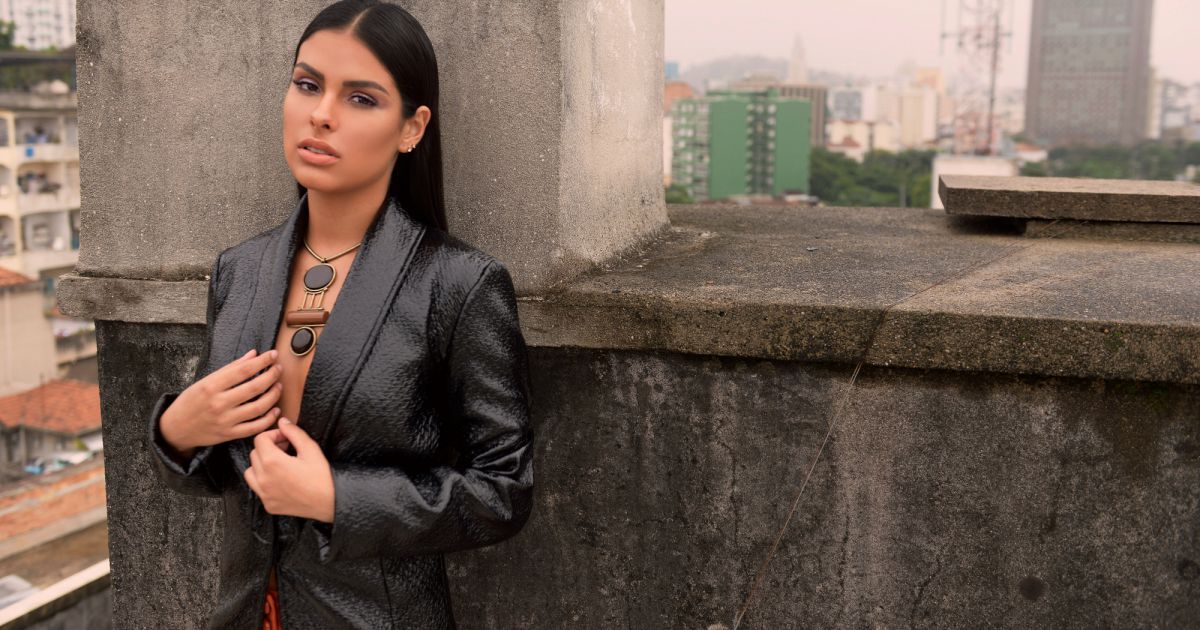 Munik aparece superproduzida em ensaio divulgado nesta quarta-feira ...