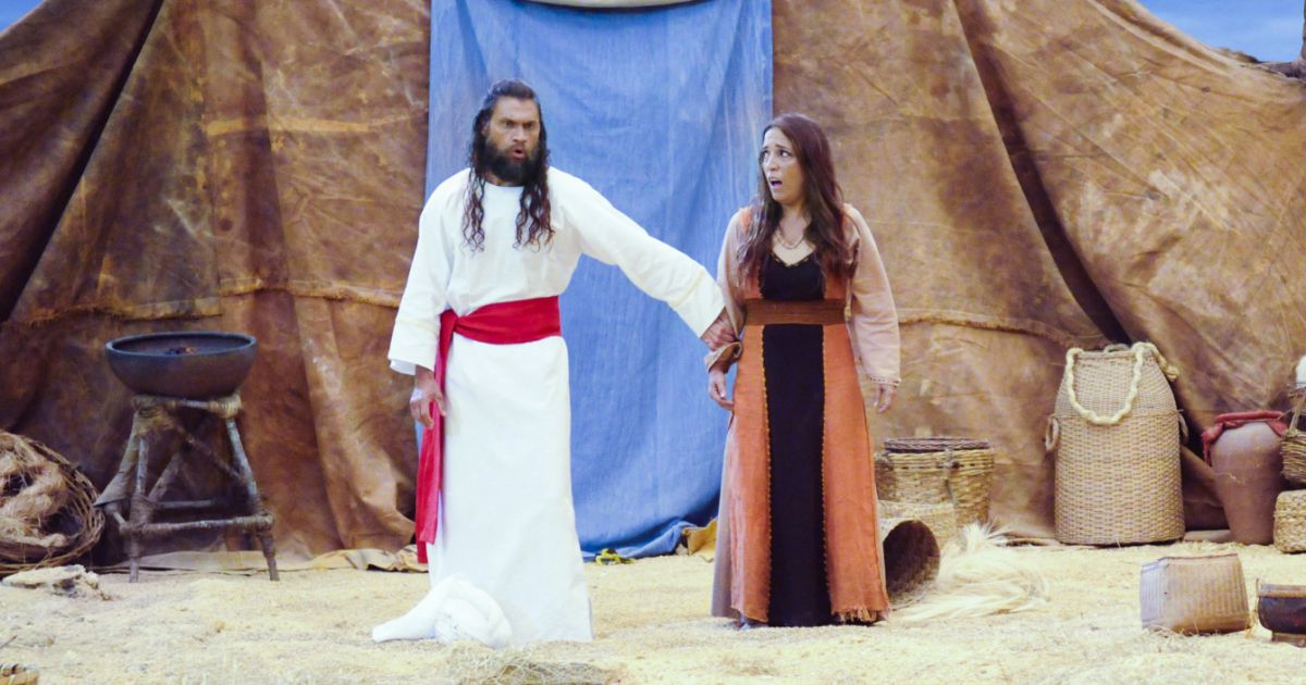 Corá (Vitor Hugo) e Bina (Kátia Moraes) são engolidos quando a terra se ...