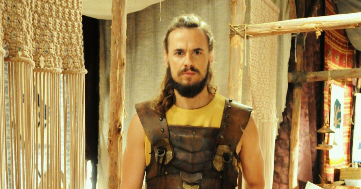 Isaque (Daniel Erthal) é irmão de Temá (Osmar Silveira) e apaixonado ...