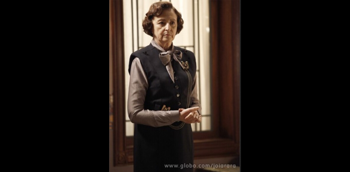 Foto: Gertrude (Ana Lucia Torre) desconversa quando Mandred (Carmo ...