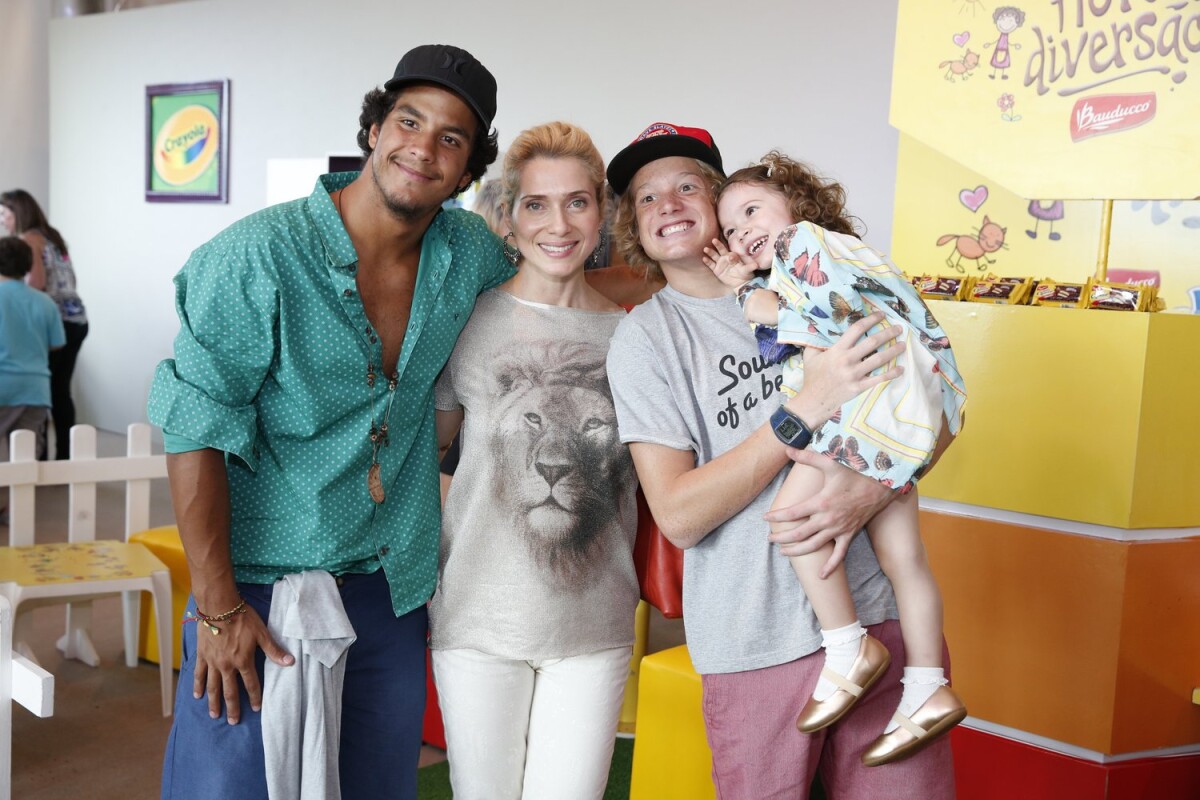 Foto: Stella, filha de Leticia Spiller, adora os irmãos. Pedro, filho ...