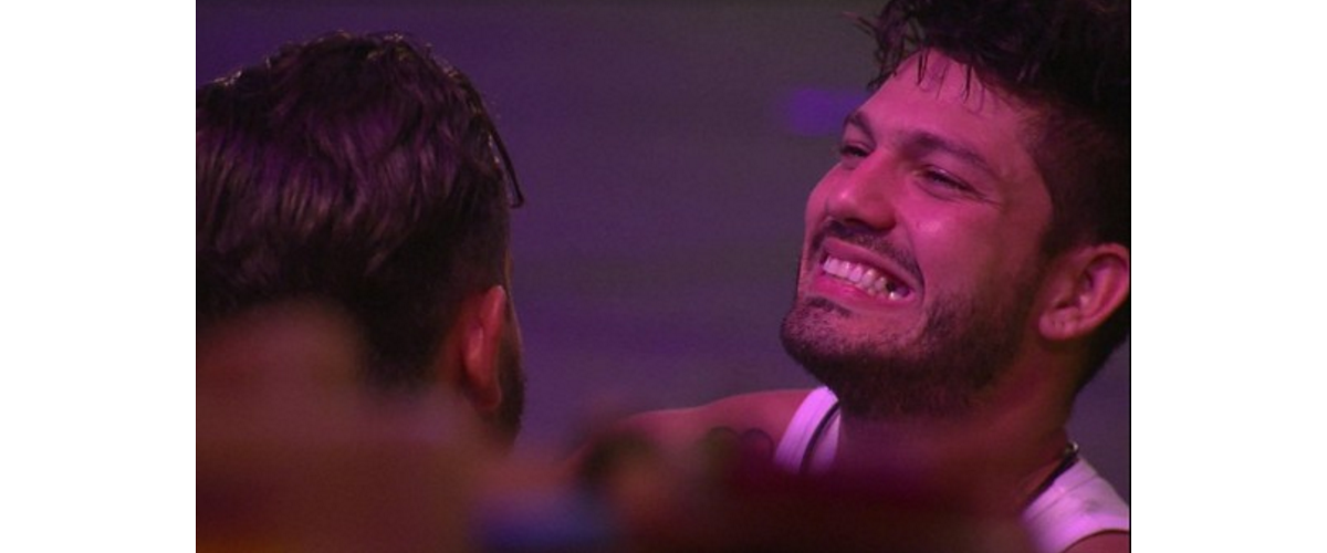 Foto: Luiz Felipe perdeu um dente na festa desta madrugada no 'BBB17 ... Foto: Luiz Felipe perdeu um dente na festa desta madrugada no 'BBB17 ...