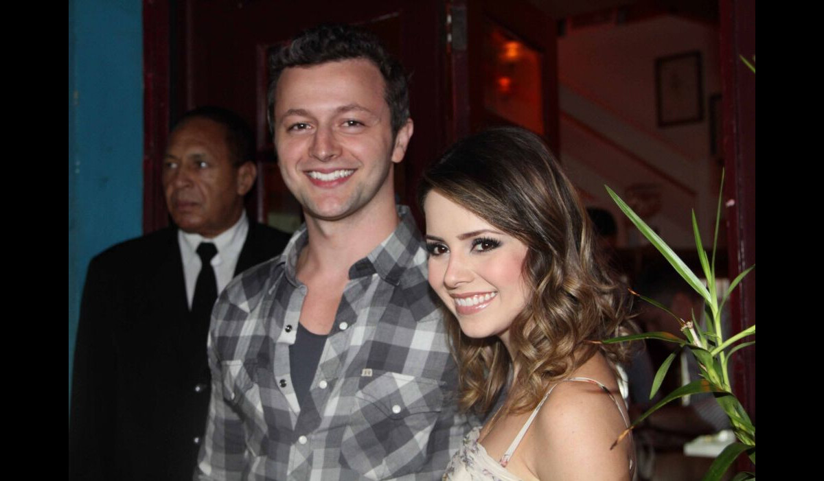 Foto: Sandy posa ao lado do marido, Lucas Lima - Purepeople