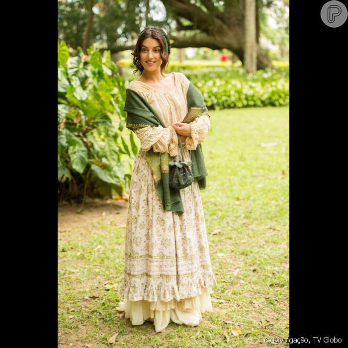 Mariana (Chandelly Braz) espanta a irmã Cecília (Anajú Dorigon) que ...