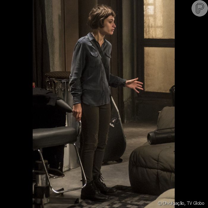 Manuela (Luisa Arraes) reclama dos parentes na novela 'Segundo Sol ...