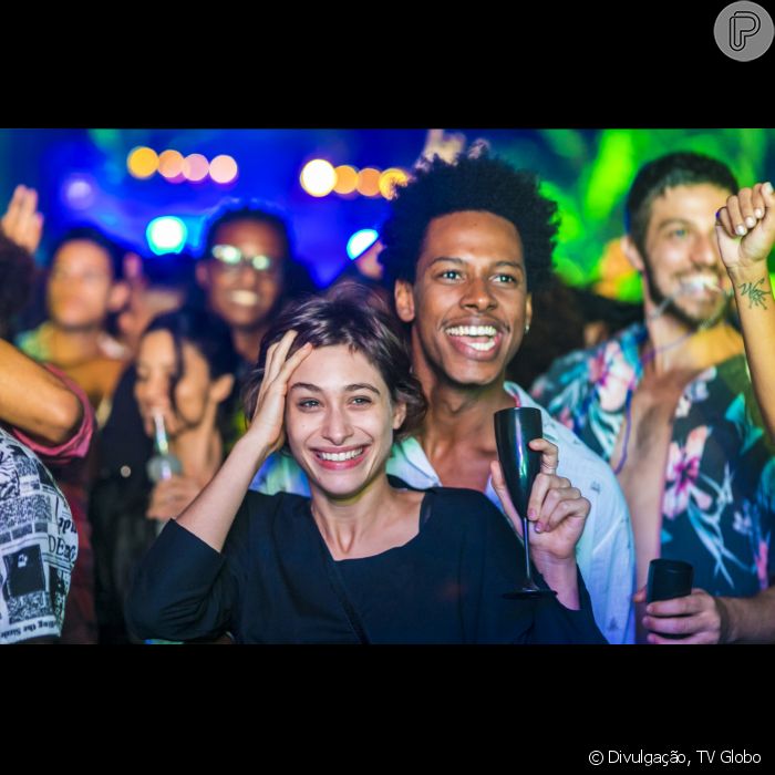 Manuela (Luisa Arraes) passa a trabalhar para o tráfico nos próximos ...