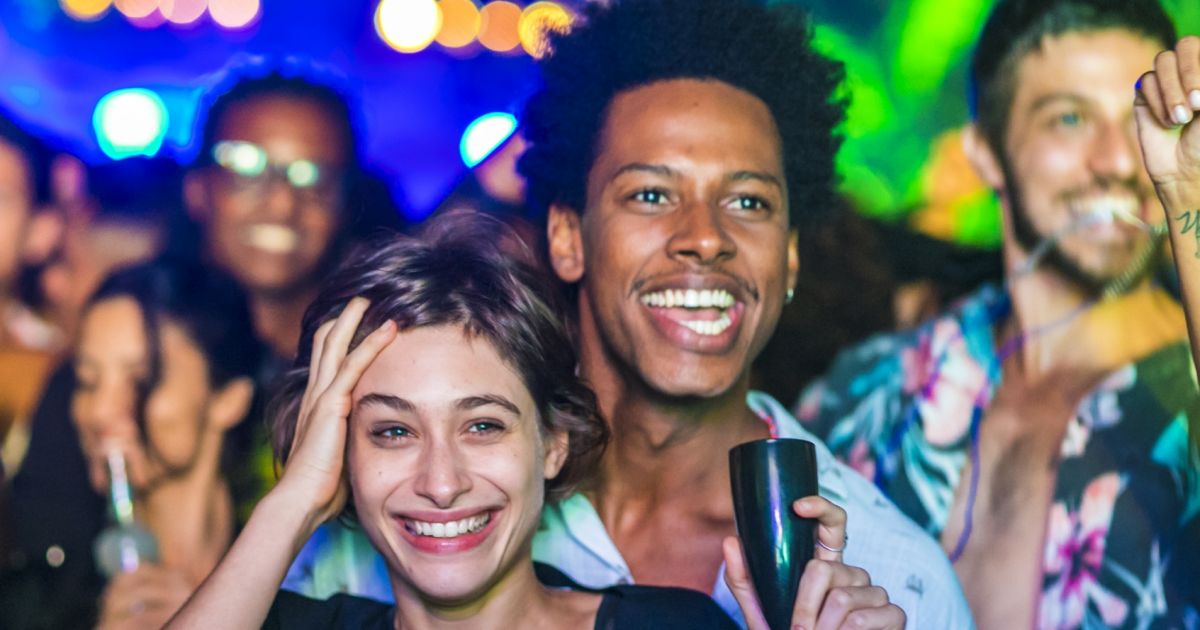 Manuela (Luisa Arraes) passa a trabalhar para o tráfico nos próximos ...