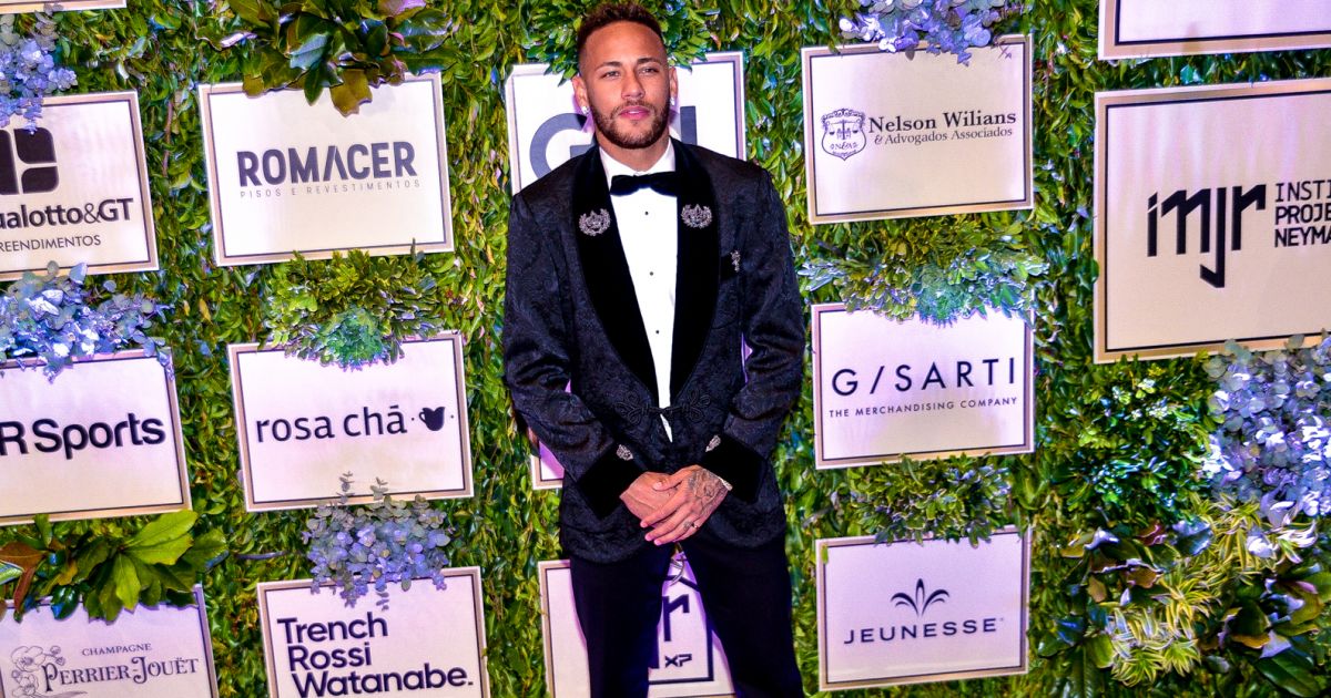 Neymar apostou em um smoking Dolce & Gabbana - Purepeople