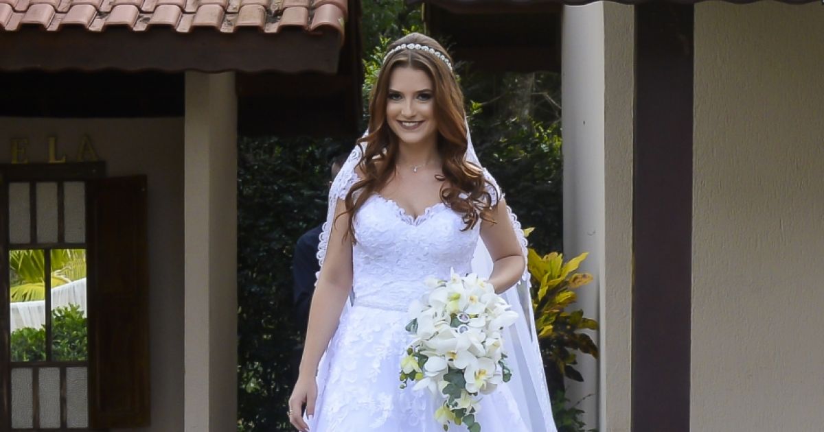 Jéssica Esteves teve ajuda de um 'esquadrão' para escolher seu vestido ...