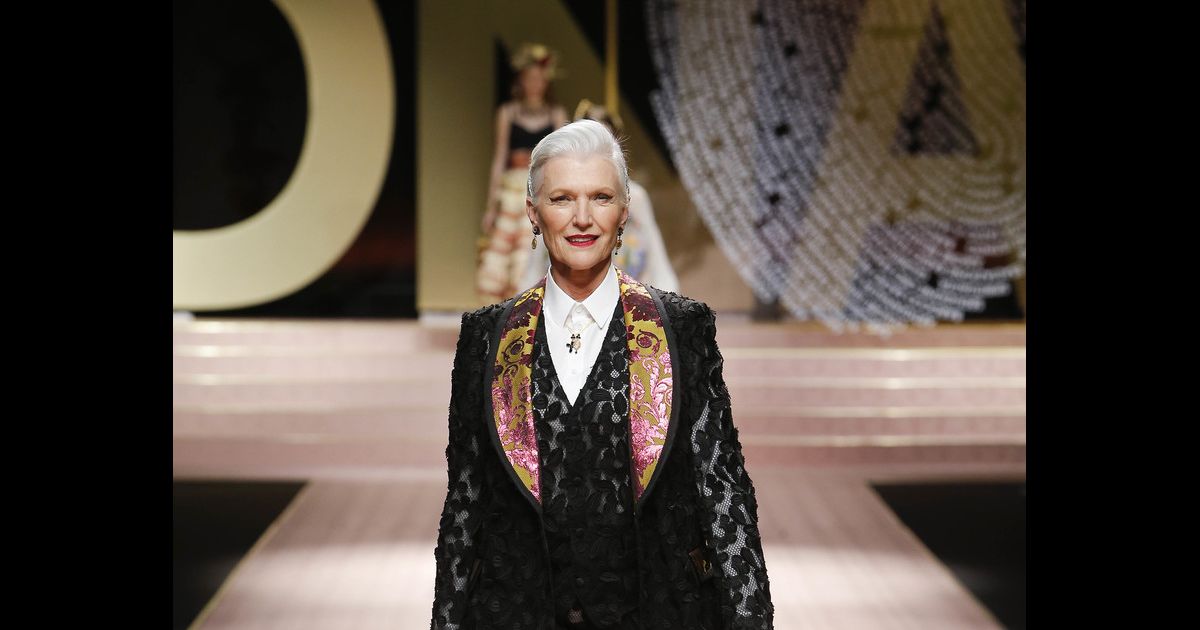 A modelo Maye Musk, de 70 anos, no Desfile da Dolce & Gabbana fechou a ...
