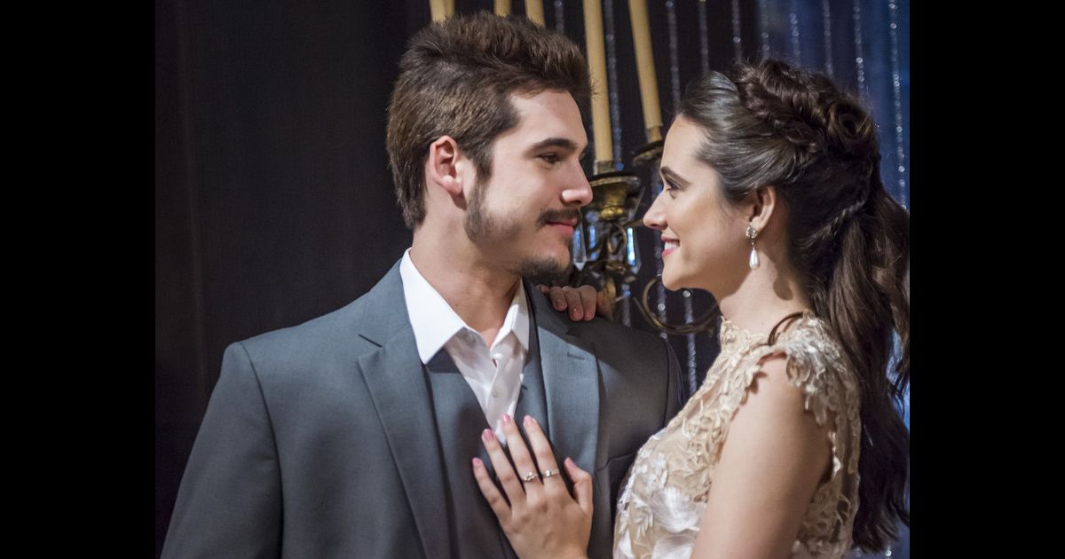 Agustina (Rosi Campos) e Carmen (Christiane Torloni) vão entrar em pé ...