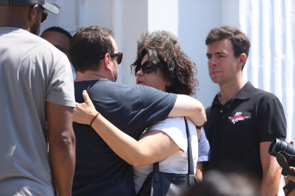 Foto: Irmão de Caio Junqueira, Jonas Torres recebeu consolo de amigos ...