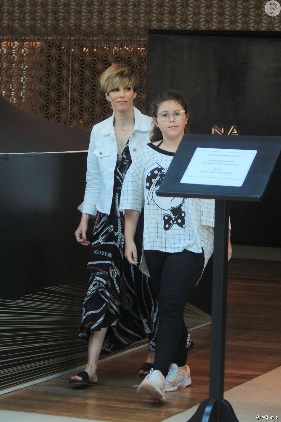 Ana Furtado e a filha, Isabella, escolheram looks com predomínio de ...