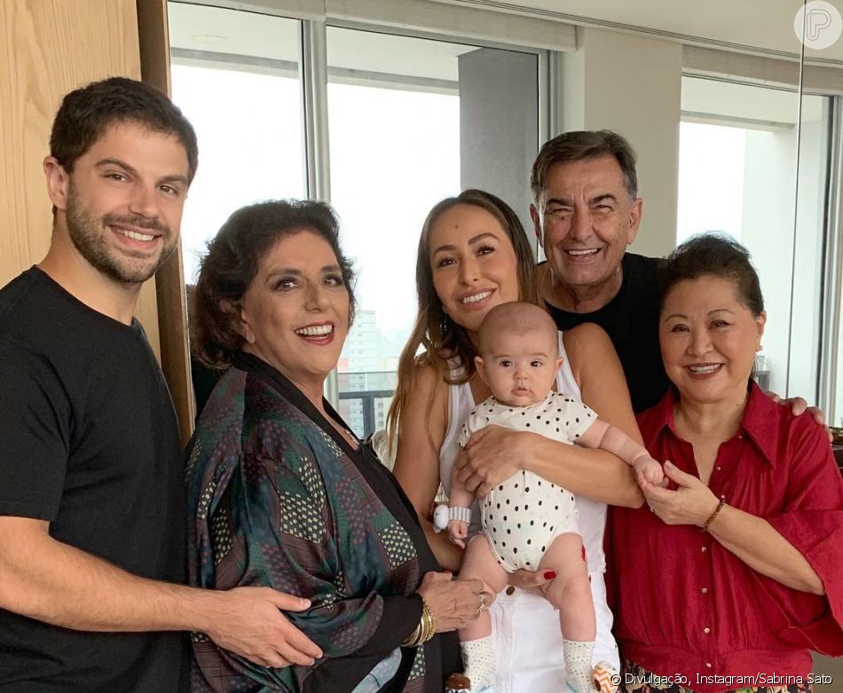 Sabrina Sato gosta de dar passeios em família com a filha, Zoe - Purepeople